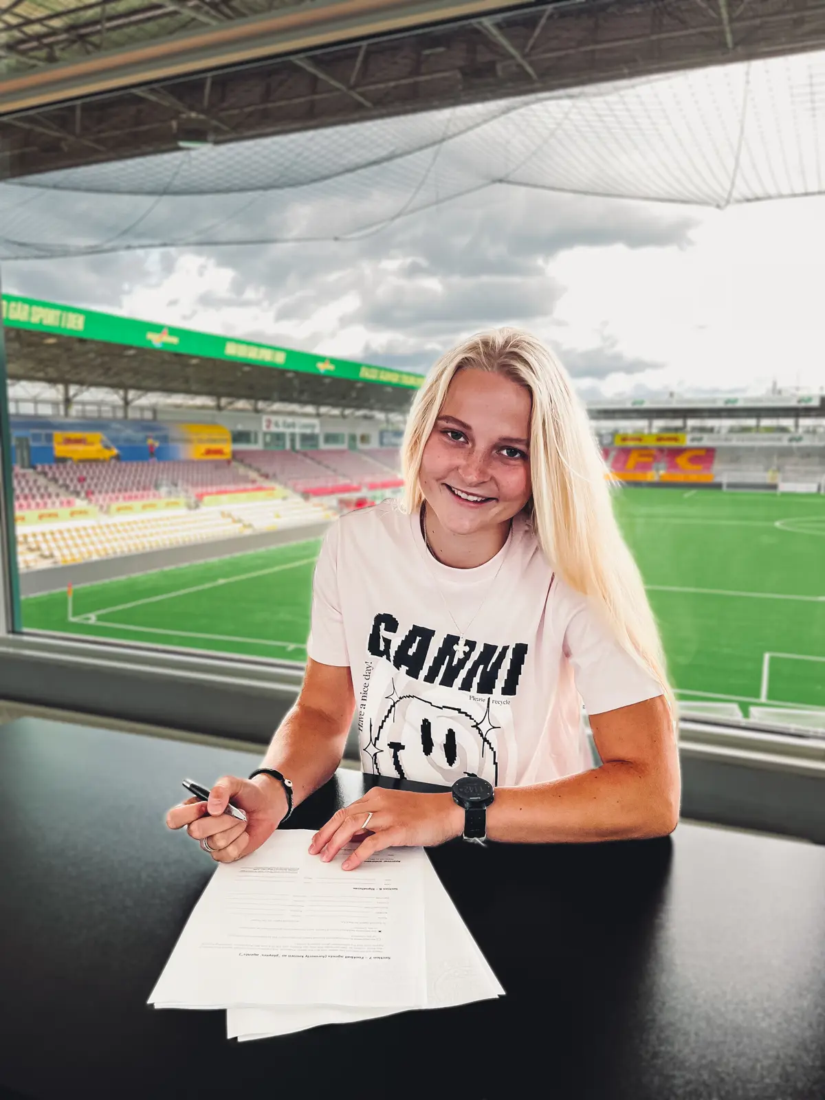 FCN og Cecilie Larsen forlænger kontrakten